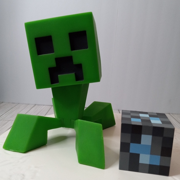 Minecraft | Toys | Mojang Notch Minecraft 6 Vinyl Creeper Figure With ...